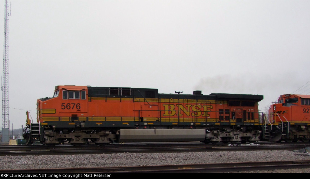 BNSF 5676